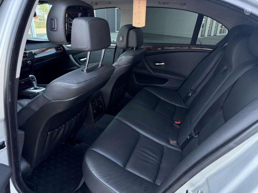 Pelēks BMW 528 2008 Viļņa, ar dzinēja tilpumu 3.00 L un nobraukumu 362 tūkst. km par 3000 €, foto 9 vietnē AUTOMOTO.COM.LV