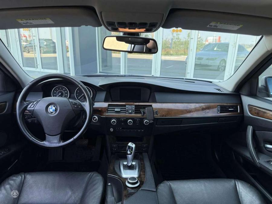 Pelēks BMW 528 2008 Viļņa, ar dzinēja tilpumu 3.00 L un nobraukumu 362 tūkst. km par 3000 €, foto 10 vietnē AUTOMOTO.COM.LV