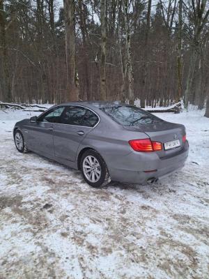 Pelēks BMW 528 2010 Alīta, ar dzinēja tilpumu 3.00 L un nobraukumu 307 tūkst. km par 8800 €, foto 4 vietnē AUTOMOTO.COM.LV