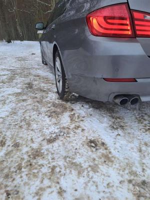 Pelēks BMW 528 2010 Alīta, ar dzinēja tilpumu 3.00 L un nobraukumu 307 tūkst. km par 8800 €, foto 12 vietnē AUTOMOTO.COM.LV