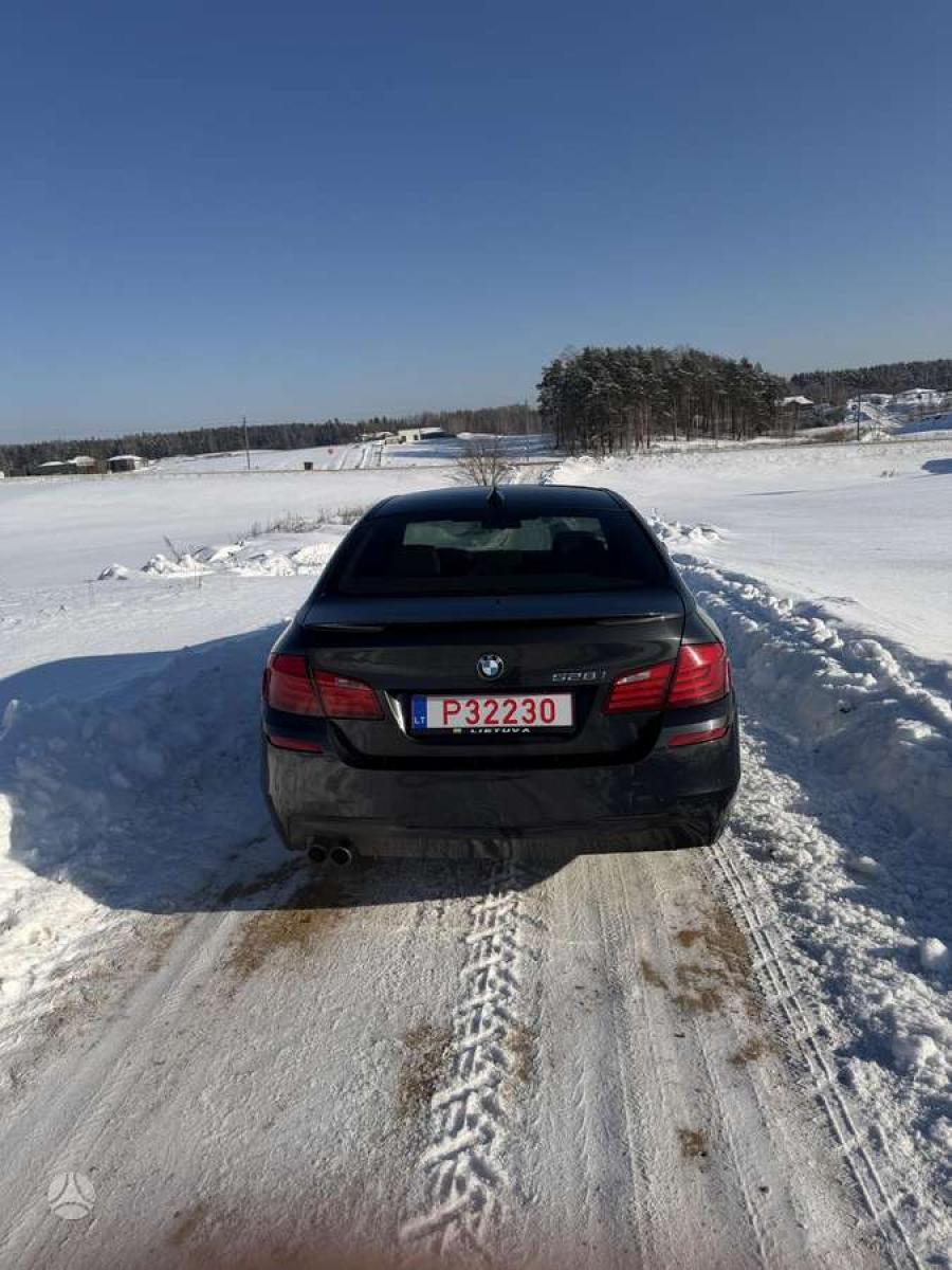 Grey BMW 528 2011 in Vilnius, with an engine capacity of 3.00 L and mileage of 265 thousand km for 9200 €, photo 2 on AUTOMOTO.COM.LV