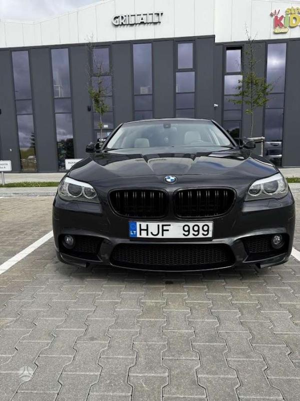 Grey BMW 528 2011 in Kaunas, with an engine capacity of 3.00 L and mileage of 301 thousand km for 9200 €, photo 2 on AUTOMOTO.COM.LV