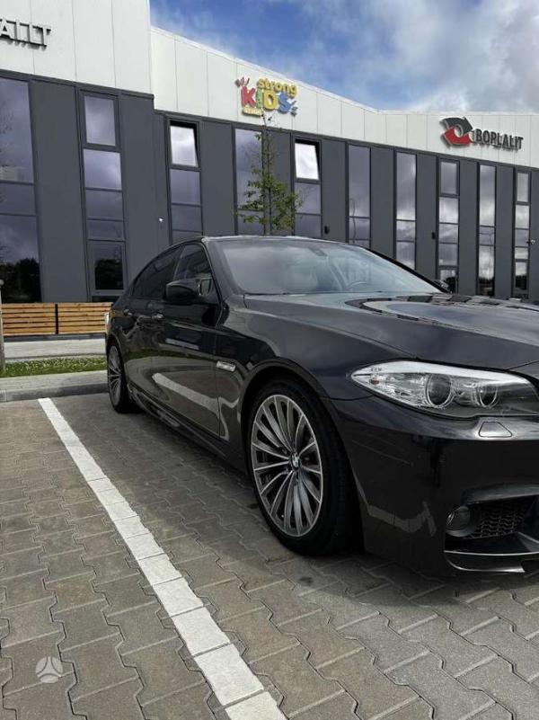 Grey BMW 528 2011 in Kaunas, with an engine capacity of 3.00 L and mileage of 301 thousand km for 9200 €, photo 4 on AUTOMOTO.COM.LV