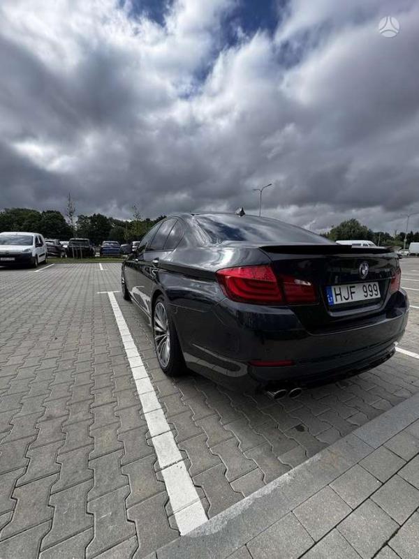 Grey BMW 528 2011 in Kaunas, with an engine capacity of 3.00 L and mileage of 301 thousand km for 9200 €, photo 6 on AUTOMOTO.COM.LV