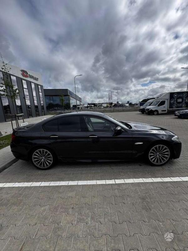 Grey BMW 528 2011 in Kaunas, with an engine capacity of 3.00 L and mileage of 301 thousand km for 9200 €, photo 10 on AUTOMOTO.COM.LV