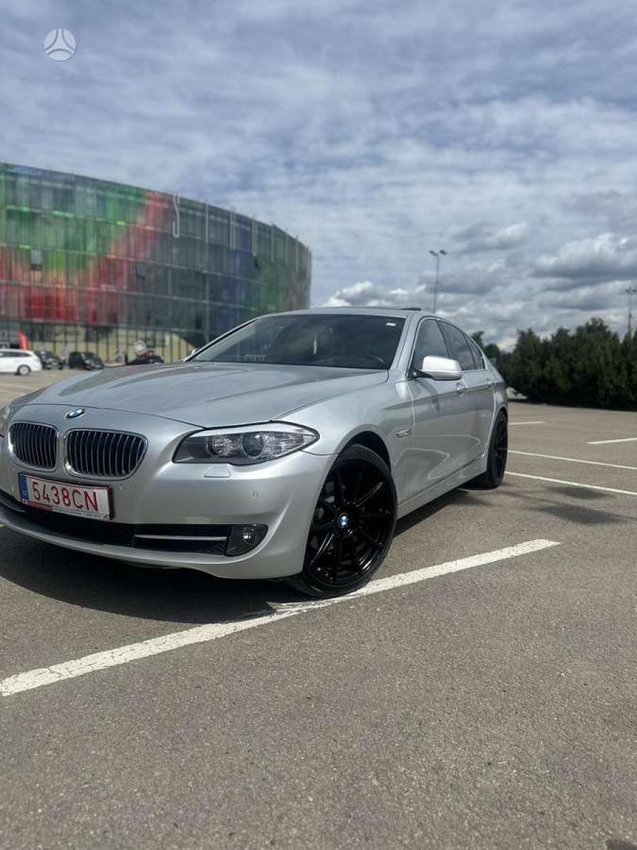 Grey BMW 528 2011 in Siauliai, with an engine capacity of 3.00 L and mileage of 270 thousand km for 6000 €, photo 1 on AUTOMOTO.COM.LV