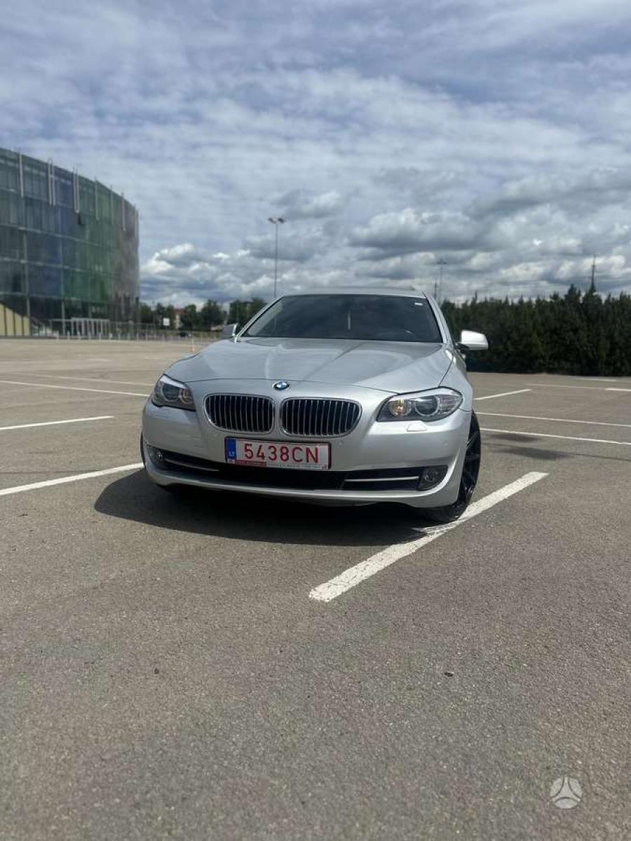 Grey BMW 528 2011 in Siauliai, with an engine capacity of 3.00 L and mileage of 270 thousand km for 6000 €, photo 3 on AUTOMOTO.COM.LV