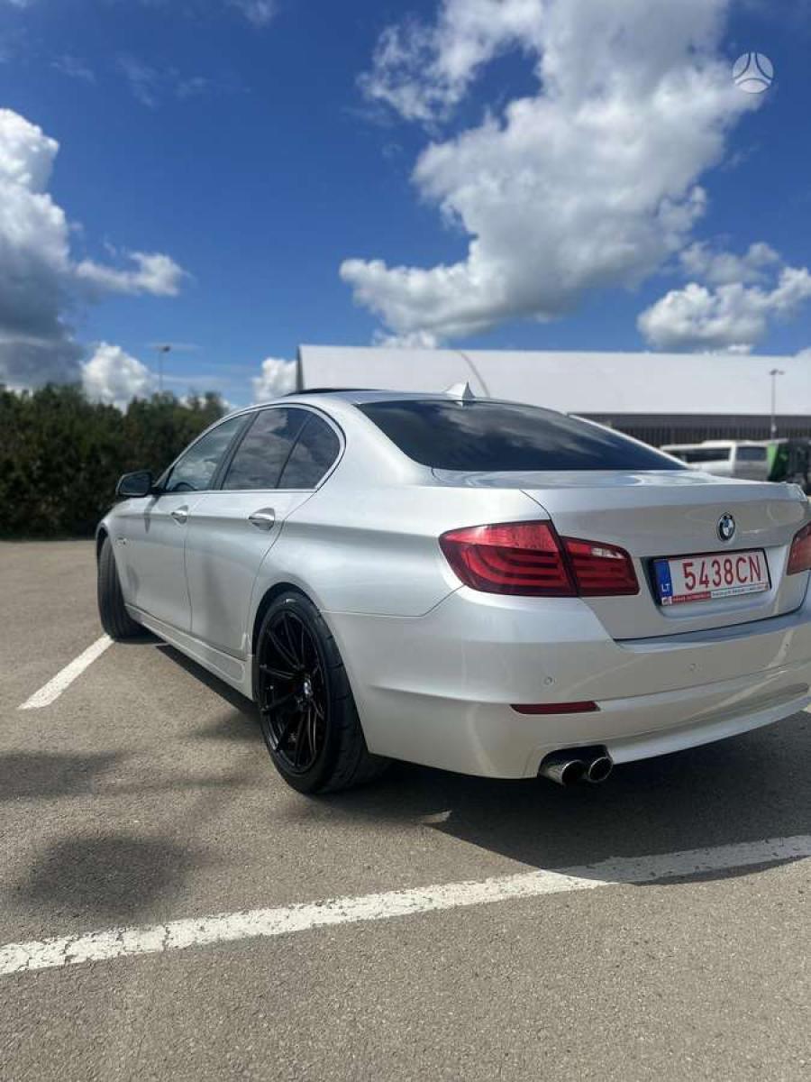 Grey BMW 528 2011 in Siauliai, with an engine capacity of 3.00 L and mileage of 270 thousand km for 6000 €, photo 5 on AUTOMOTO.COM.LV