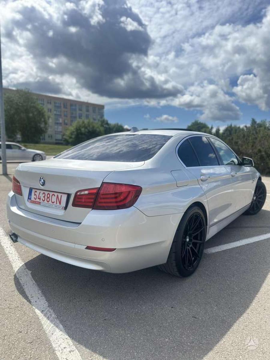 Grey BMW 528 2011 in Siauliai, with an engine capacity of 3.00 L and mileage of 270 thousand km for 6000 €, photo 7 on AUTOMOTO.COM.LV