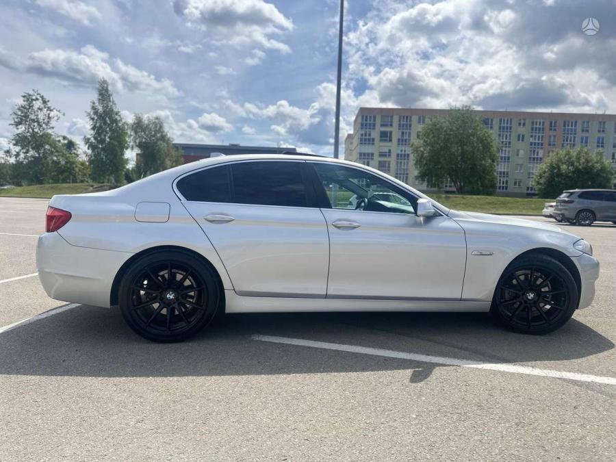 Grey BMW 528 2011 in Siauliai, with an engine capacity of 3.00 L and mileage of 270 thousand km for 6000 €, photo 8 on AUTOMOTO.COM.LV