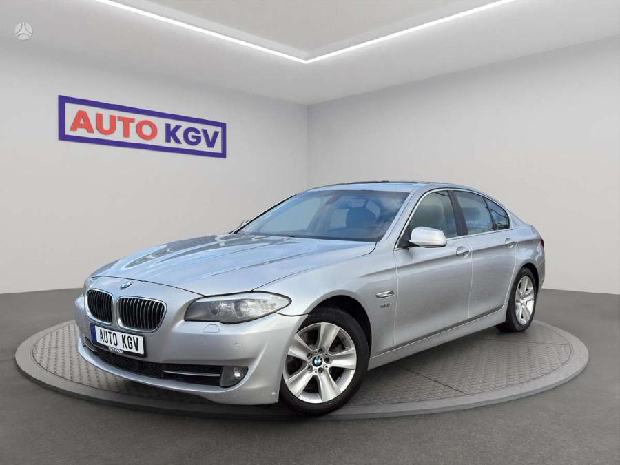 Grey BMW 528 2012 in Kaunas, with an engine capacity of 2.00 L and mileage of 301 thousand km for 6499 €, photo 1 on AUTOMOTO.COM.LV