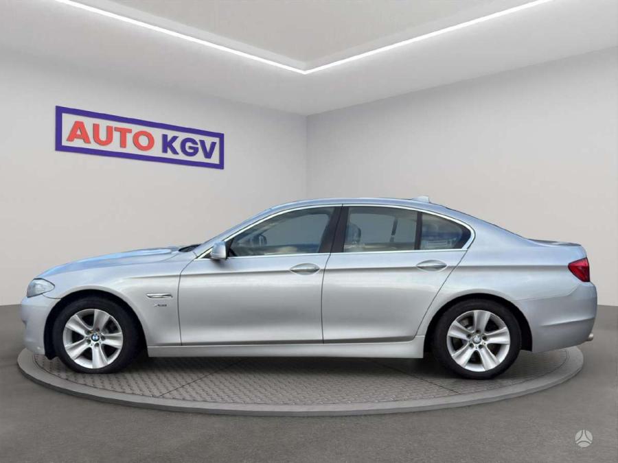 Grey BMW 528 2012 in Kaunas, with an engine capacity of 2.00 L and mileage of 301 thousand km for 6499 €, photo 2 on AUTOMOTO.COM.LV