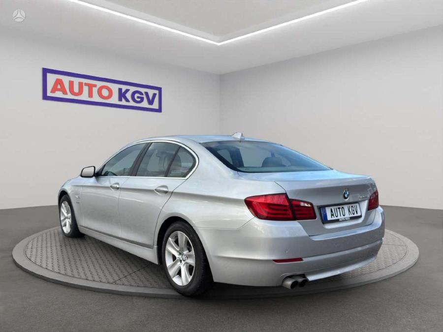 Grey BMW 528 2012 in Kaunas, with an engine capacity of 2.00 L and mileage of 301 thousand km for 6499 €, photo 3 on AUTOMOTO.COM.LV