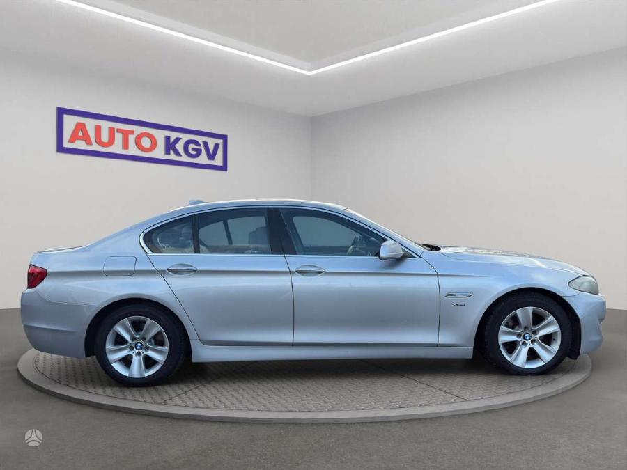 Grey BMW 528 2012 in Kaunas, with an engine capacity of 2.00 L and mileage of 301 thousand km for 6499 €, photo 6 on AUTOMOTO.COM.LV