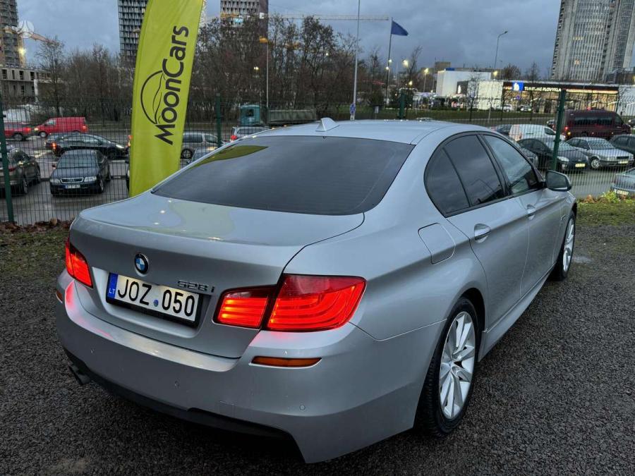 Pelēks BMW 528 2012 Viļņa, ar dzinēja tilpumu 2.00 L un nobraukumu 207 tūkst. km par 12000 €, foto 6 vietnē AUTOMOTO.COM.LV
