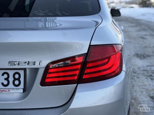 Pelēks BMW 528 2012 Viļņa, ar dzinēja tilpumu 2.00 L un nobraukumu 258 tūkst. km par 7650 €, foto 5 vietnē AUTOMOTO.COM.LV