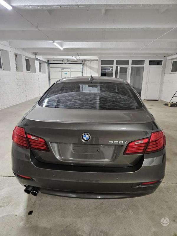 Pelēks BMW 528 2014 Panevēža, ar dzinēja tilpumu 2.00 L un nobraukumu 309 tūkst. km par 5200 €, foto 4 vietnē AUTOMOTO.COM.LV