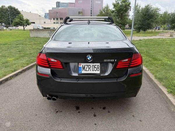 Pelēks BMW 528 2014 Viļņa, ar dzinēja tilpumu 2.00 L un nobraukumu 275 tūkst. km par 12250 €, foto 4 vietnē AUTOMOTO.COM.LV
