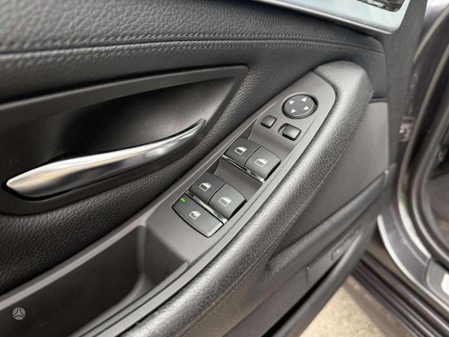 Pelēks BMW 528 2014 Viļņa, ar dzinēja tilpumu 2.00 L un nobraukumu 275 tūkst. km par 12250 €, foto 26 vietnē AUTOMOTO.COM.LV