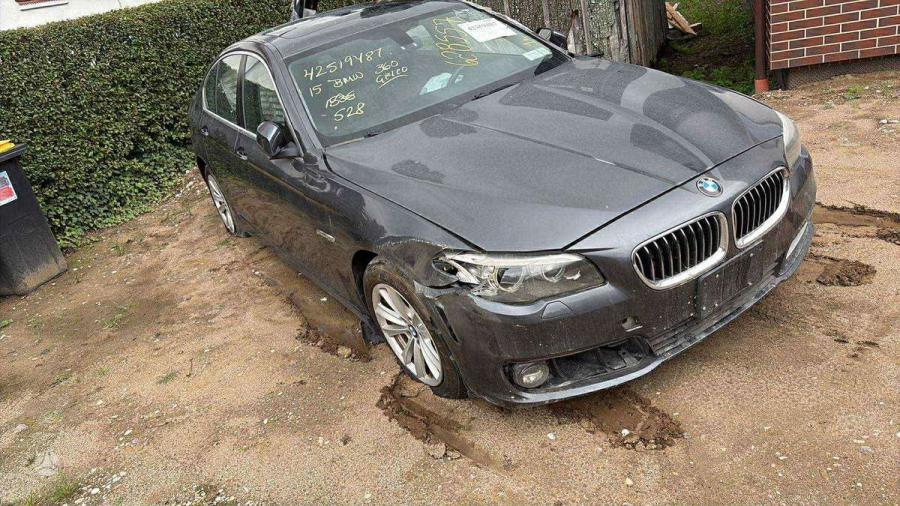 Grey BMW 528 2015 in Klaipeda, with an engine capacity of 2.00 L and mileage of 269 thousand km for 6000 €, photo 8 on AUTOMOTO.COM.LV
