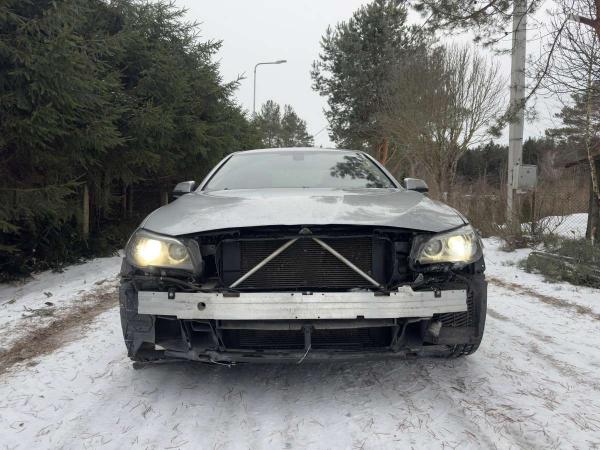 Grey BMW 528 2015 in Vilnius, with an engine capacity of 2.00 L and mileage of 287 thousand km for 6400 €, photo 1 on AUTOMOTO.COM.LV