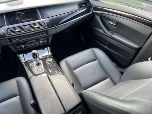 Pelēks BMW 528 2016 Viļņa, ar dzinēja tilpumu 2.00 L un nobraukumu 270 tūkst. km par 9950 €, foto 14 vietnē AUTOMOTO.COM.LV