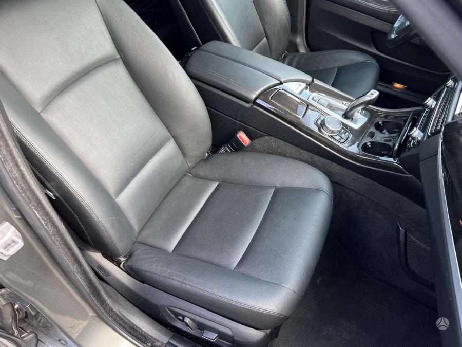 Pelēks BMW 528 2016 Viļņa, ar dzinēja tilpumu 2.00 L un nobraukumu 270 tūkst. km par 9950 €, foto 16 vietnē AUTOMOTO.COM.LV
