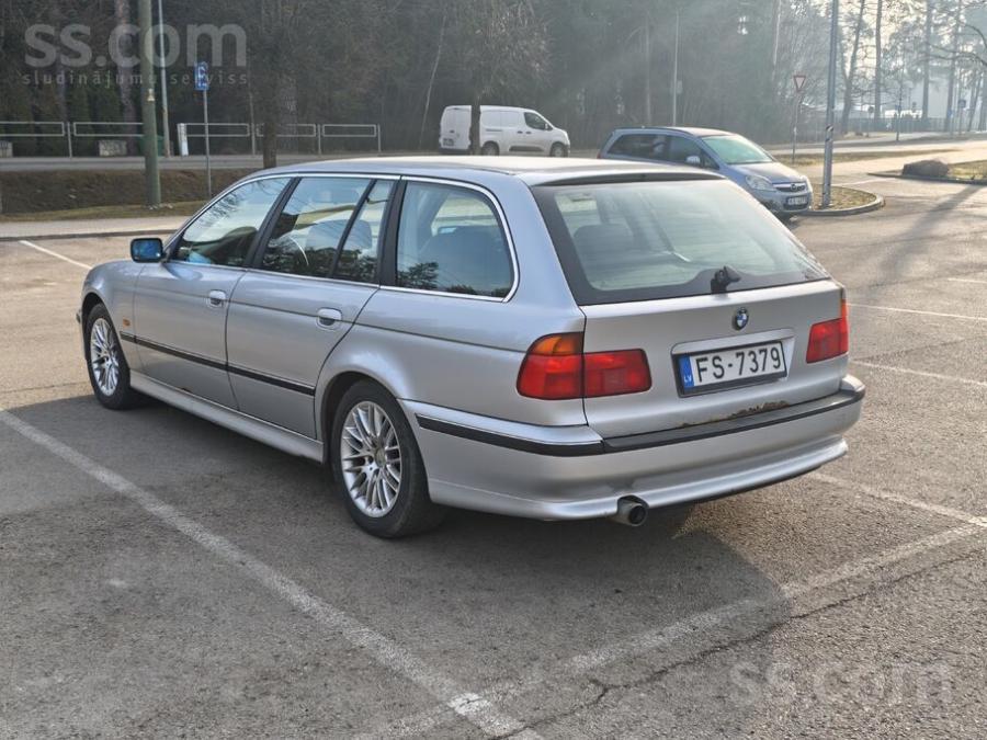Pelēks BMW 528 1999 Ogre, ar dzinēja tilpumu 2.80 L un nobraukumu 346 tūkst. km par 2300 €, foto 1 vietnē AUTOMOTO.COM.LV