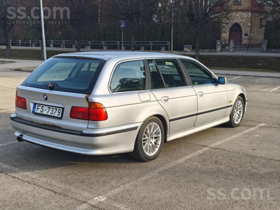 Pelēks BMW 528 1999 Ogre, ar dzinēja tilpumu 2.80 L un nobraukumu 346 tūkst. km par 2300 €, foto 3 vietnē AUTOMOTO.COM.LV