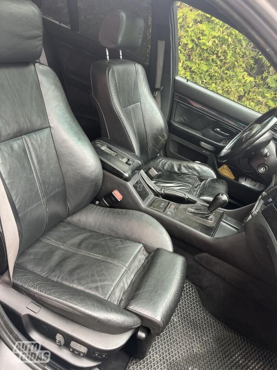 Grey BMW 528 2000 in Jonava, with an engine capacity of 2.80 L and mileage of 271 thousand km for 3500 €, photo 11 on AUTOMOTO.COM.LV