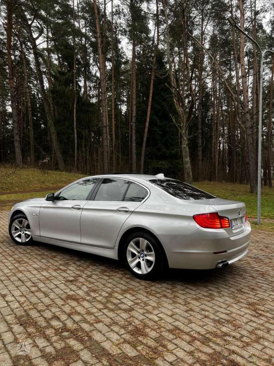 Grey BMW 528 2013 in Vilnius, with an engine capacity of 2.00 L and mileage of 257 thousand km for 7500 €, photo 2 on AUTOMOTO.COM.LV