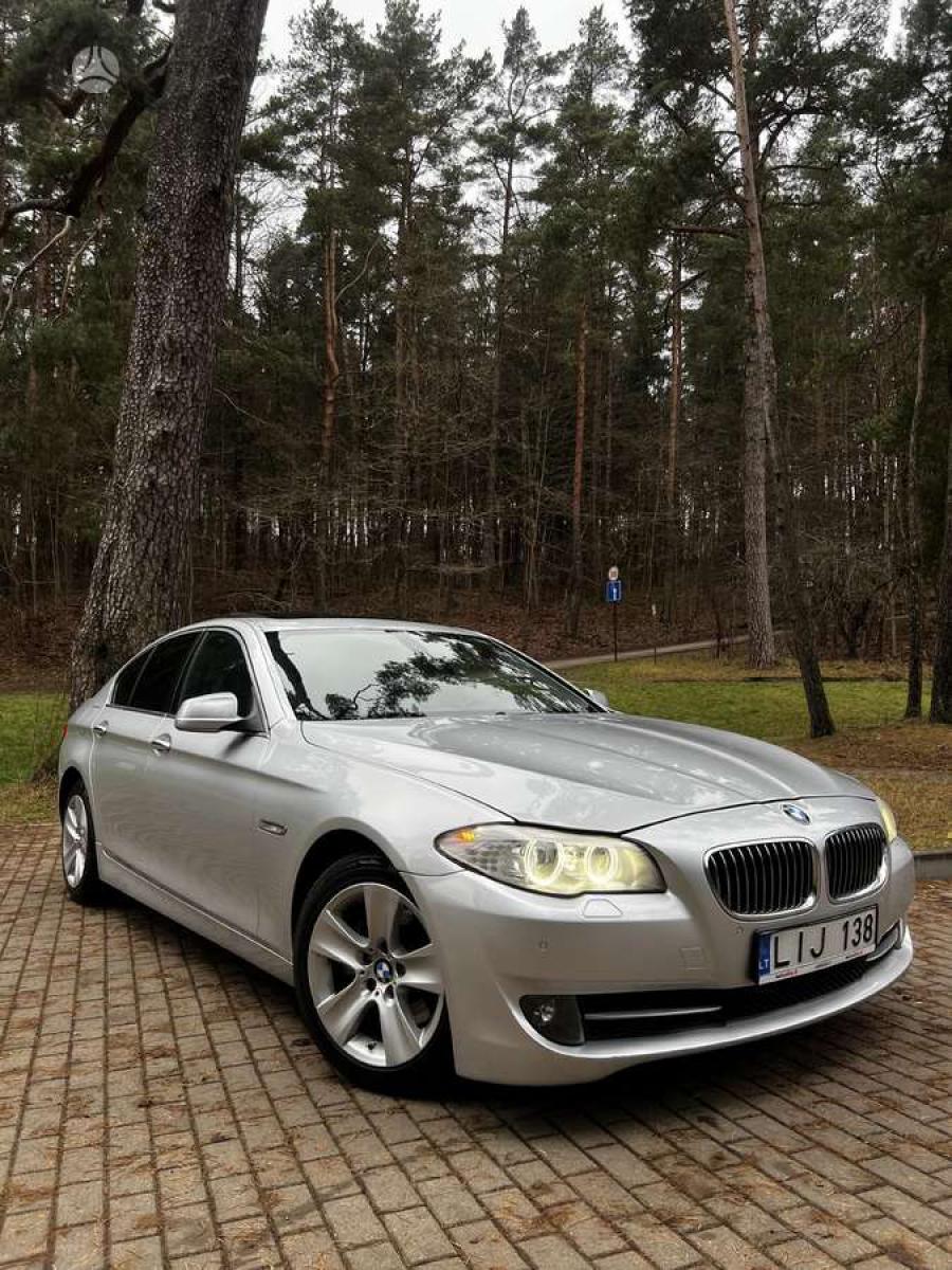 Grey BMW 528 2013 in Vilnius, with an engine capacity of 2.00 L and mileage of 257 thousand km for 7500 €, photo 4 on AUTOMOTO.COM.LV