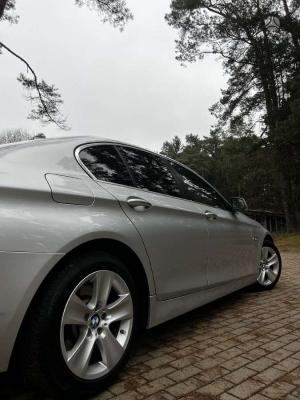 Grey BMW 528 2013 in Vilnius, with an engine capacity of 2.00 L and mileage of 257 thousand km for 7500 €, photo 7 on AUTOMOTO.COM.LV
