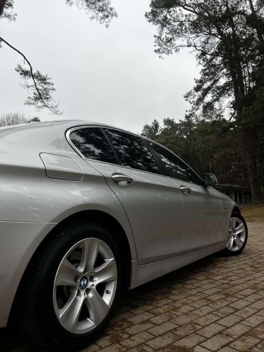 Grey BMW 528 2013 in Vilnius, with an engine capacity of 2.00 L and mileage of 257 thousand km for 7500 €, photo 7 on AUTOMOTO.COM.LV