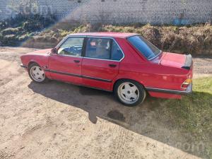 Red BMW 528 1985 in Riga, with an engine capacity of 2.80 L and mileage of 366 thousand km for 6500 €, photo  on AUTOMOTO.COM.LV