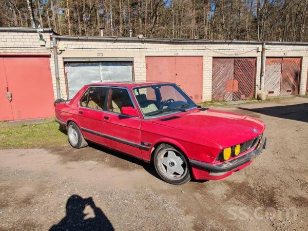 Sarkans BMW 528 1985 Rīga, ar dzinēja tilpumu 2.80 L un nobraukumu 366 tūkst. km par 6500 €, foto 4 vietnē AUTOMOTO.COM.LV