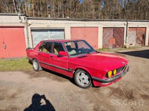 Sarkans BMW 528 1985 Rīga, ar dzinēja tilpumu 2.80 L un nobraukumu 366 tūkst. km par 6500 €, foto 5 vietnē AUTOMOTO.COM.LV