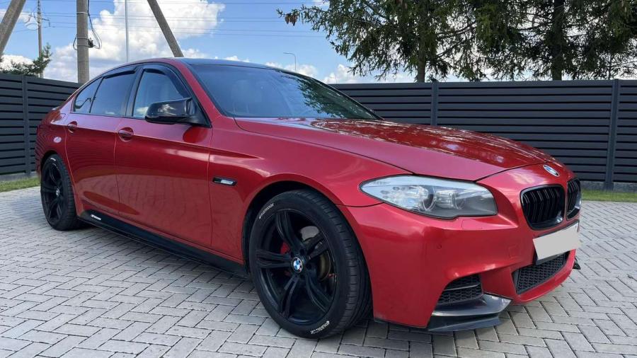 Red BMW 528 2011 in Kaunas, with an engine capacity of 3.00 L and mileage of 297 thousand km for 13000 €, photo 5 on AUTOMOTO.COM.LV
