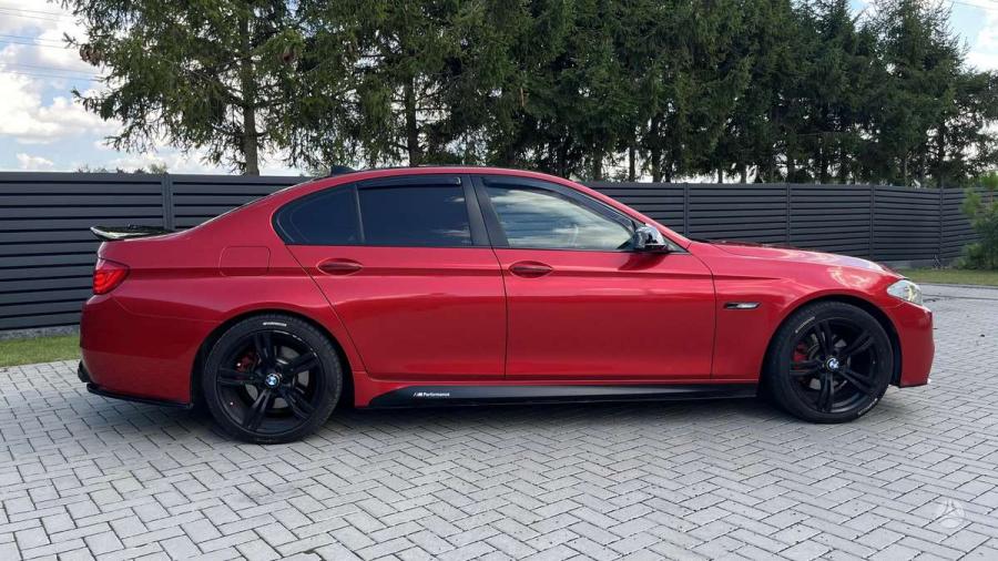 Red BMW 528 2011 in Kaunas, with an engine capacity of 3.00 L and mileage of 297 thousand km for 13000 €, photo 7 on AUTOMOTO.COM.LV