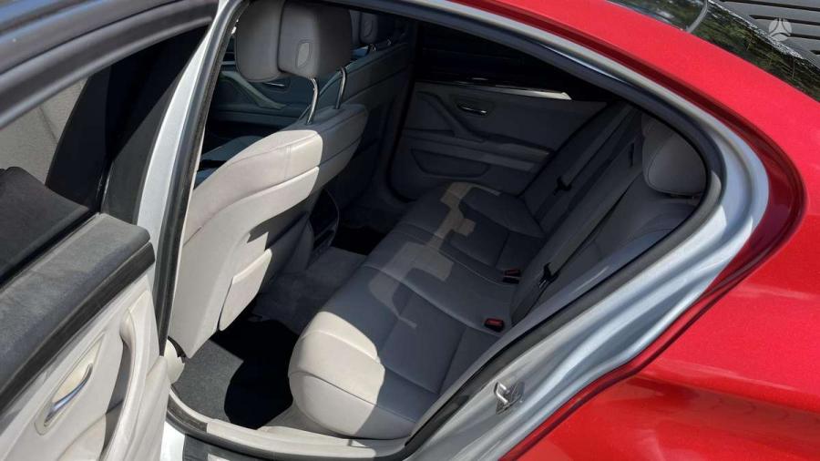 Red BMW 528 2011 in Kaunas, with an engine capacity of 3.00 L and mileage of 297 thousand km for 13000 €, photo 17 on AUTOMOTO.COM.LV