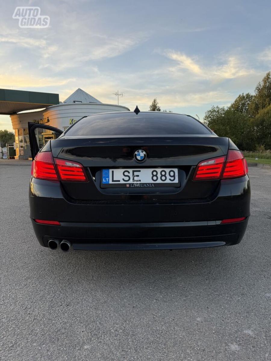 BMW 528 2011 in Siauliai, with an engine capacity of 3.00 L and mileage of 312 thousand km for 7000 €, photo 5 on AUTOMOTO.COM.LV