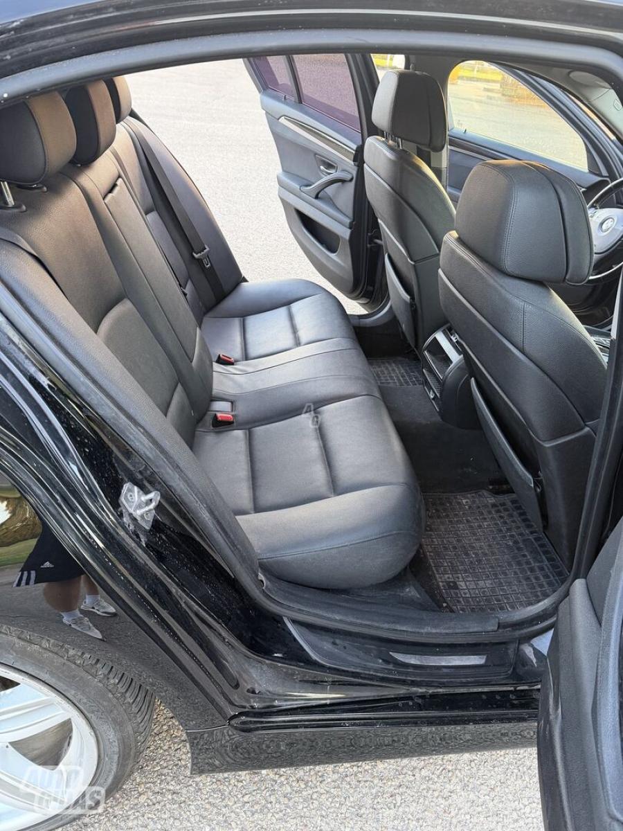 BMW 528 2011 in Siauliai, with an engine capacity of 3.00 L and mileage of 312 thousand km for 7000 €, photo 9 on AUTOMOTO.COM.LV