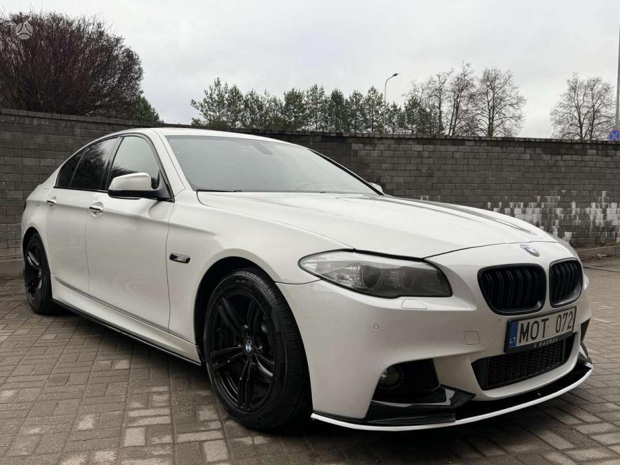 White BMW 528 2011 in Vilnius, with an engine capacity of 3.00 L and mileage of 291 thousand km for 8800 €, photo 2 on AUTOMOTO.COM.LV