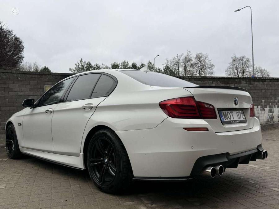 White BMW 528 2011 in Vilnius, with an engine capacity of 3.00 L and mileage of 291 thousand km for 8800 €, photo 4 on AUTOMOTO.COM.LV