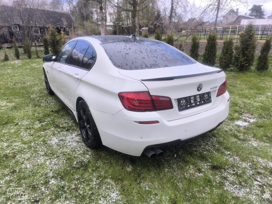 White BMW 528 2011 in Radviliskis, with an engine capacity of 3.00 L and mileage of 280 thousand km for 5500 €, photo 6 on AUTOMOTO.COM.LV