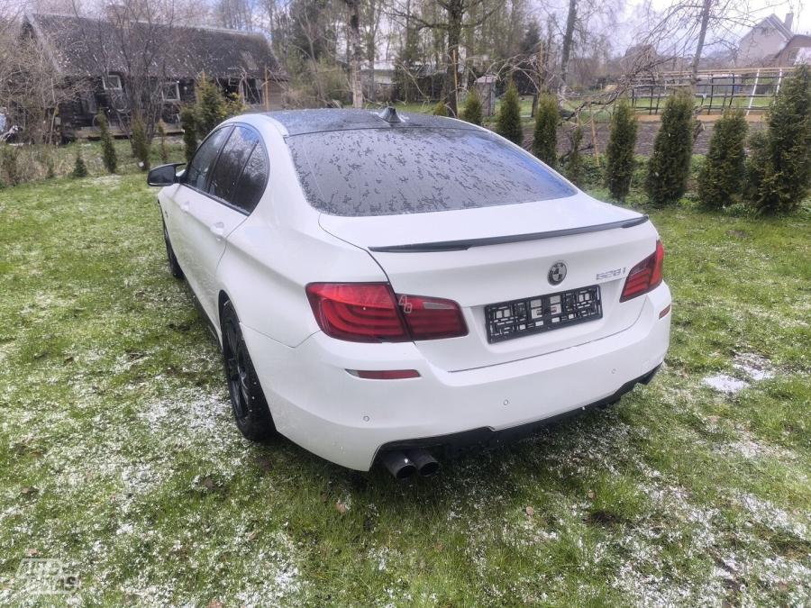 White BMW 528 2011 in Radviliskis, with an engine capacity of 3.00 L and mileage of 280 thousand km for 5500 €, photo 7 on AUTOMOTO.COM.LV