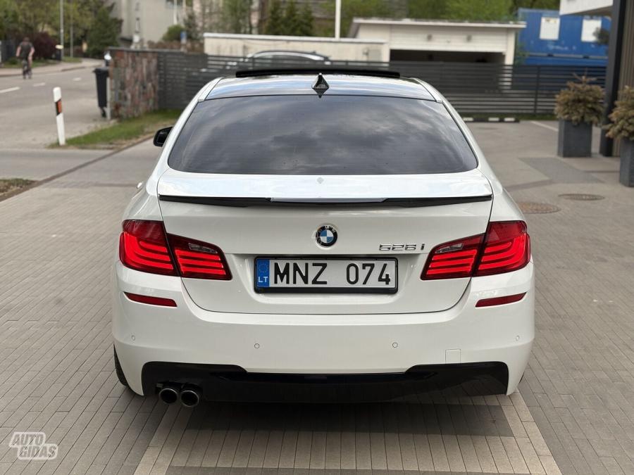 White BMW 528 2011 in Vilnius, with an engine capacity of 3.00 L and mileage of 280 thousand km for 8700 €, photo 9 on AUTOMOTO.COM.LV