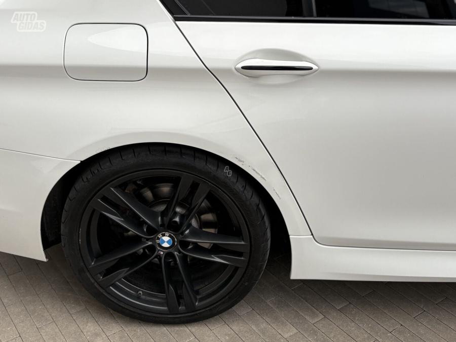 White BMW 528 2011 in Vilnius, with an engine capacity of 3.00 L and mileage of 280 thousand km for 8700 €, photo 12 on AUTOMOTO.COM.LV