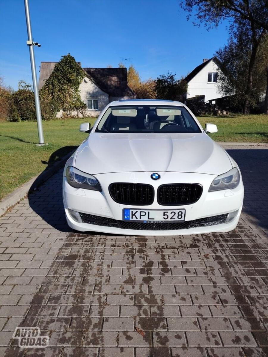 White BMW 528 2011 in Alytus, with an engine capacity of 3.00 L and mileage of 231 thousand km for 8500 €, photo 4 on AUTOMOTO.COM.LV
