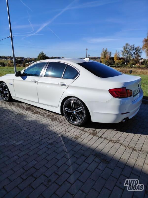 White BMW 528 2011 in Alytus, with an engine capacity of 3.00 L and mileage of 231 thousand km for 8500 €, photo 4 on AUTOMOTO.COM.LV